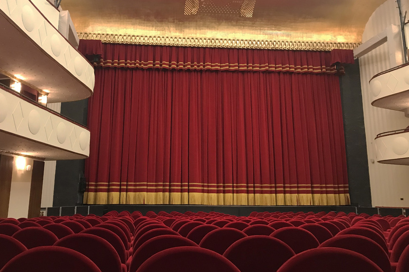 Teatro Lirico Giorgio Gaber - Sipari e quadrature per teatri storici ...