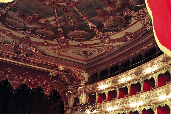 Teatro Grande - Sipari e quadrature per teatri storici | PERONI