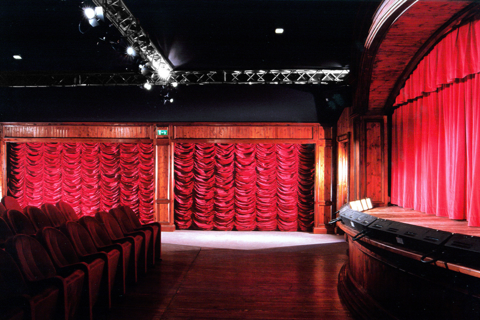 Teatro dell'Opera dei Pupi - Cortinas para teatros históricos | PERONI