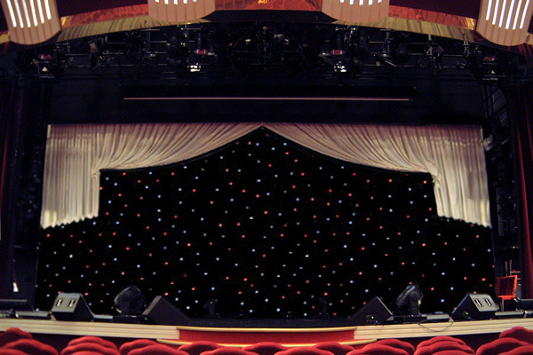 Cortina cu deschidere tip fluture si ghilotina - Tipologie de cortine ...