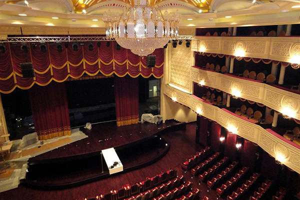 Doha Theatre - Curtains for multi-purpose settings | PERONI