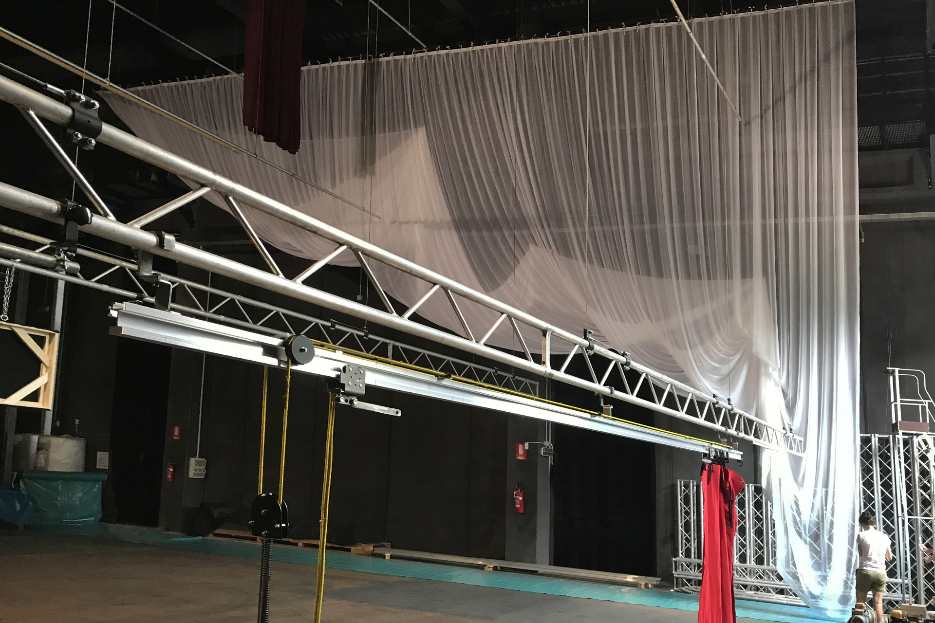 Fly and swag curtains - Typology of curtain | PERONI
