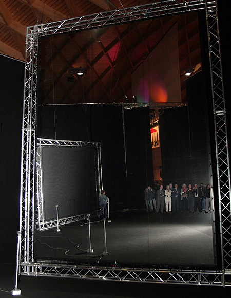 Limeart, ''R#5: Time+Air Dance'' - Examples of mirror backdrops | PERONI