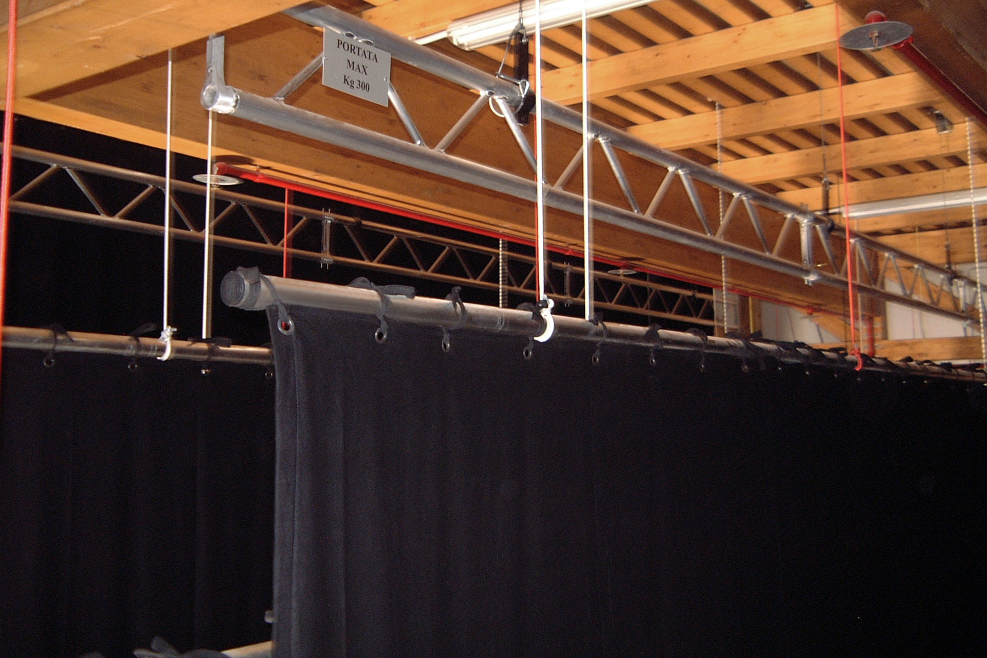 Top battens and tubes - Bars for stagecraft | PERONI