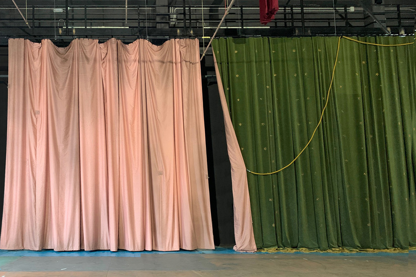 Frontward lifting curtain - Typology of curtain | PERONI